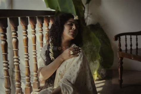 Malayalam Actress Rima Kallingal In A Traditional White Saree Photos 07