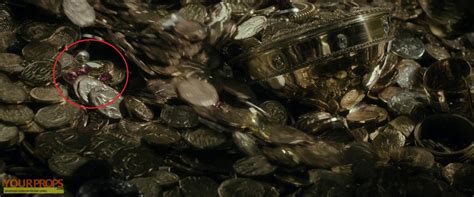 The Hobbit The Desolation Of Smaug Assorted Treasure Items Original