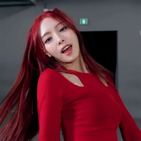 Yuna Mr Vampire Dance Practice Girls With Red Hair Red Hair With