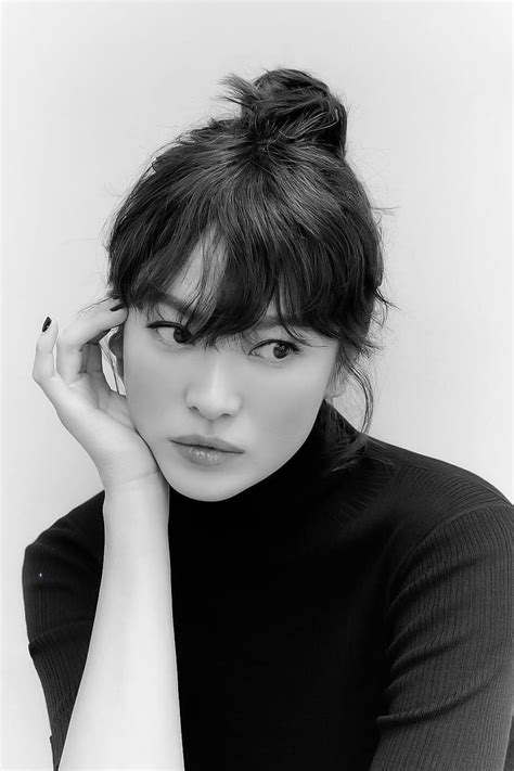 話題女星「瀏海造型」！宋慧喬、林依晨、秀智都加入減齡瀏海行列。 Vogue Taiwan