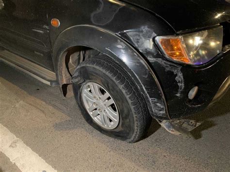 រថយន្តមួយគ្រឿងរ៉េចង្កូតទៅបុកគល់ស្ពានអាកាស៥មករាបណ្តាលឲ្យរងការខូចខាតដាច់របាំងថ្មពុះចែកទ្រូងផ្លូវដែ