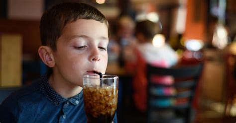 El Consumo Excesivo De Bebidas Gaseosas En La Niñez Elevaría El Riesgo