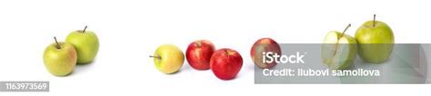 흰색 배경에 빨간 사과 세트입니다 흰색 배경에 노란색 반점이있는 붉은 색의 수분이 많은 사과 육즙이 빨간 사과의 구성 0명에 대한 스톡 사진 및 기타 이미지 Istock