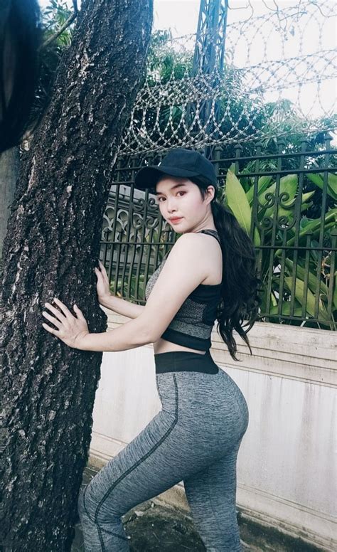 Brick Wall Decor Model Girl Photo Body Goals Curvy Arabian Beauty