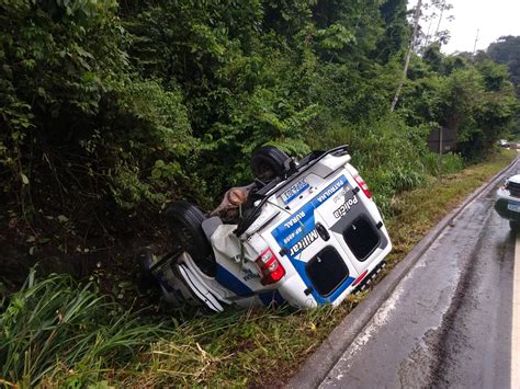 Viatura Da PM Capota Em Acidente Na BR 262 Em Marechal Floriano A Gazeta