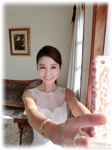 林心如穿白色透视裙自拍 笑容甜美组图新浪娱乐新浪网