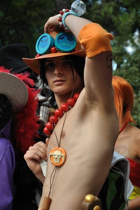 Pin by 𖥧𖤣 𝕾𝖙𝖎𝖓𝒈𝒓𝒂𝒚 on 𝑪𝒐𝒔𝒑𝒍𝒂𝒚𝒔 One piece cosplay One piece