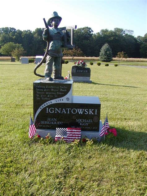 Michael Ignatowski 1970 2005 Find A Grave Photos Cemetery