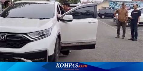Sindikat Pemalsu Dokumen Kredit Mobil Ditangkap Manipulasi Data Untuk