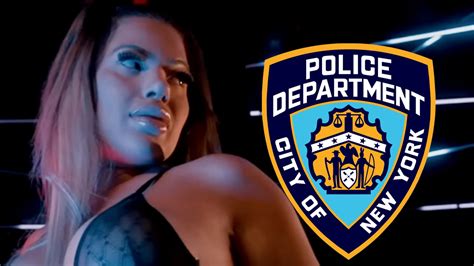 Nypd Detective Twerking Hard Off The Clock Stars As Stripper In Rap Video