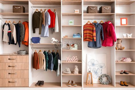 现代衣柜有时装的冬高清图片下载 正版图片503504590 摄图网