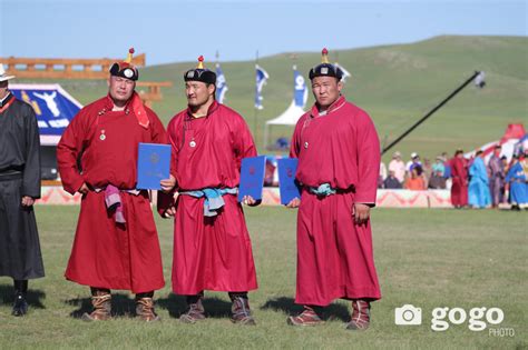Ц Одбаяр Б Бат орших Б Зоригтбаатар нар Улсын Харцага цол хүртлээ