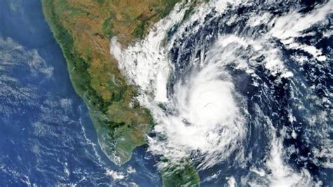මෝඛා සුළි කුණාටුව අද මධ්‍යම රාත්‍රියේ ප්‍රචණ්ඩ වෙයි