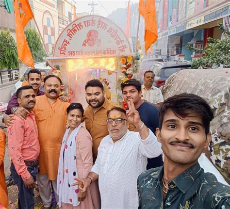 सांई बाबा की प्रभातफेरी में गायकों ने बांधा समा भजनों पर झूमे भक्त