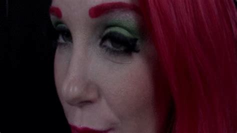 The Sexy Flirtation Of The 3 Second Long Eyelash Flutter The Alison