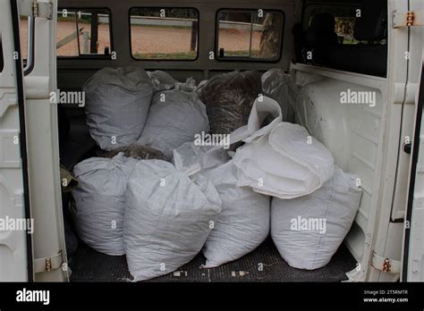 White Raffia Bags Hi Res Stock Photography And Images Alamy
