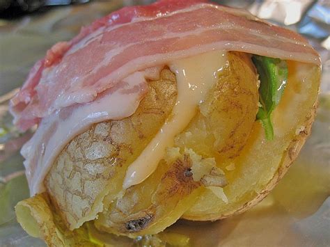 Gefüllte Backkartoffel mit Bacon und Käse von nja Chefkoch