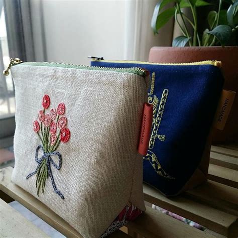 손자수와 기계자수 다른매력의 파우치👝 귀접기의 변형👉 성공🙆 바닥이 넘이뻐💕 해지기전 성공기념으로 보정안한사진ㅋㅋ 귀접기파우치파우치만들기패턴 손자수프랑스자수 기계