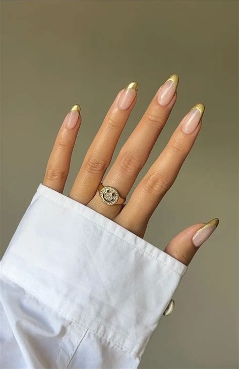 15 Stunning Gold Nail Inspo To Copy For Your Next Manicure Gold Tip