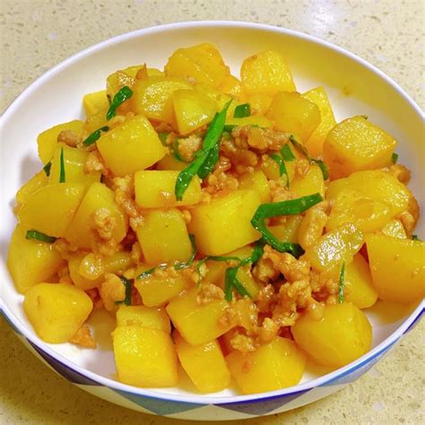 【焖土豆块（简单家常菜）的做法步骤图】家常菜o面点o烘焙o零食下厨房