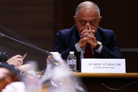 Атанас Атанасов напуска поста шеф на комисията за службите Борисов му бламирал реформата