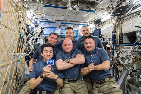 Scott Kelly Year In Space 16 Out Of This World Photos Of Nasa