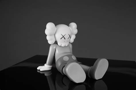KAWS – KAWS, Companion – braun im Angebot bei 1stDibs