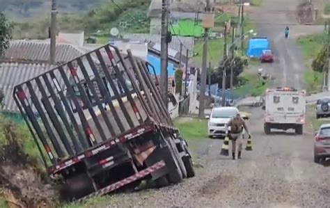 Caminhoneiro falece após manutenção e ser atropelado pelo próprio