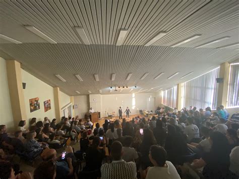 Συγκίνηση στη γιορτή αποφοίτησης του Προτύπου Γυμνασίου Ηρακλείου Patris Gr