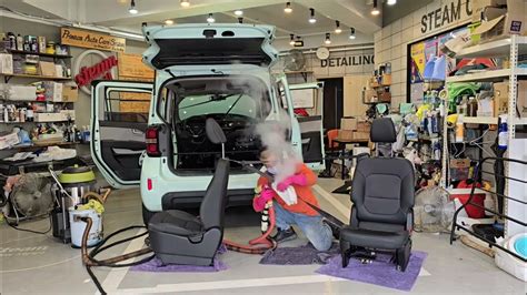 세차이야기 590편 레이 차량 특수실내크리닝 공정중 안전벨트 스팀딥크리닝 자동차위생관리자동차 실내크리닝 전문화권테크 특수세차장비권테크 썬더해머건 사용목적특수