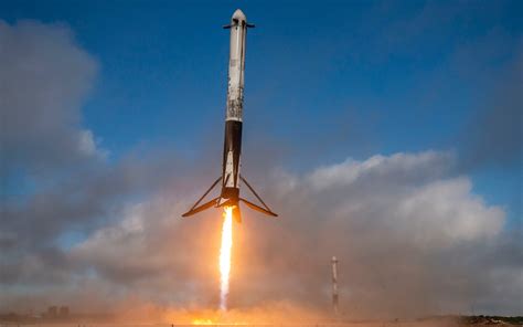 Spacex Shares Out Of This World Visuals Of Falcon Heavys Launch