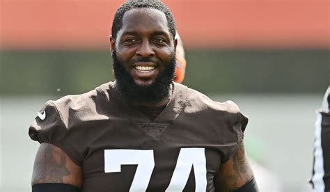 Titans Make Chris Hubbard Signing Official Among 2