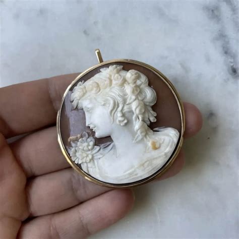 Antique Rare 14k Yellow Gold Carved Shell Cameo Lady Portrait Round