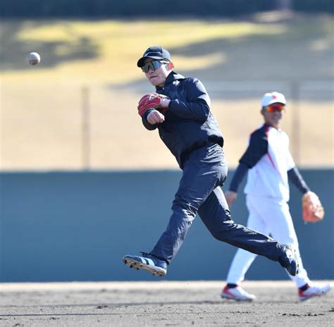 阪神・中野 二塁でノック受け準備万端 Wbcへも言及「盗塁を決めて貢献できるよう」阪神タイガースデイリースポーツ Online