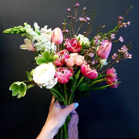 Так чудово коли чоловіки дарують квіти 🌹своїм жінкам а нам приємно що