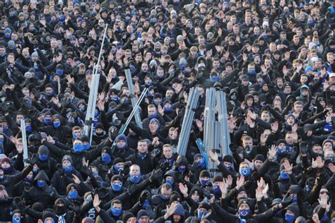Live Vom Fischmarkt So Läuft Der Marsch Der Hsv Fans