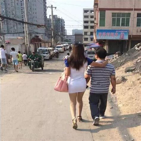 明眼人一看就知道，兩位並不是夫妻關係 每日頭條