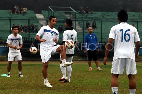 LATIHAN PERDANA PERSIB ANTARA Foto