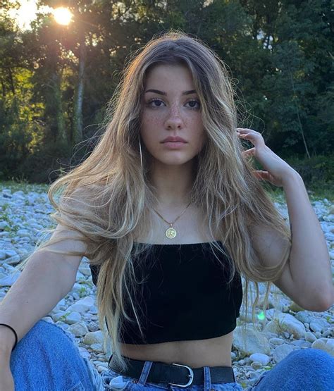 Sun At Her Back Porn Pic