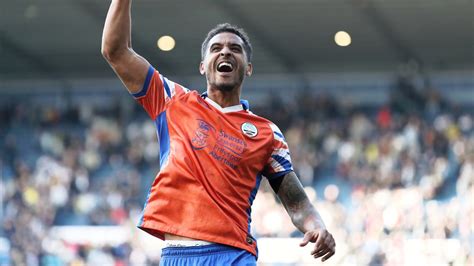 Kyle Naughton Signs New One Year Contract With Swansea City Swansea