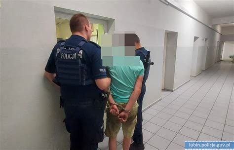 Pijany ojciec z letnią córeczką na ulicy Lubin Portal Miasta