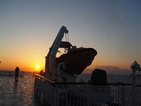 遠州灘の沖 太平洋から昇る朝日 秋の旅 北海道 27日目 最終日 団塊ジイジの Photo Diary