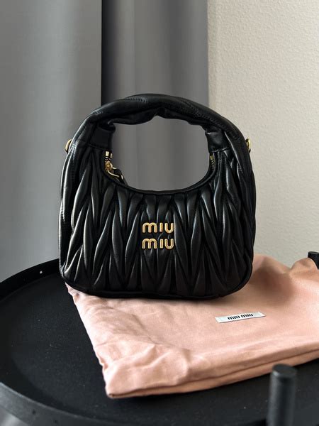 Сумка женская Miu Miu Wander купить с доставкой по выгодным ценам в интернет магазине Ozon