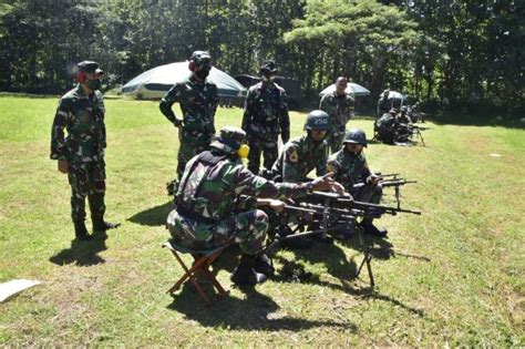 Taruna Akmil Latihan Menembak Senapan Mesin Otomatis Metro Times News