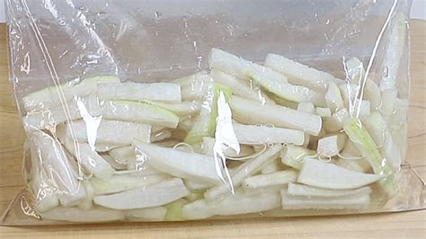 무를 이렇게 했더니 가족들이 다른 반찬은 쳐다보지도 않아요 고기보다 인기 있다는 대박집 보쌈 무 [보쌈무채만드는법 보쌈무