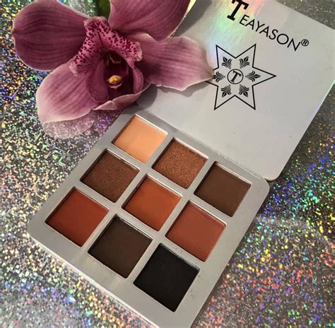 Палетка теней — цена 150 грн в каталоге Тени для век Купить товары для красоты и здоровья по