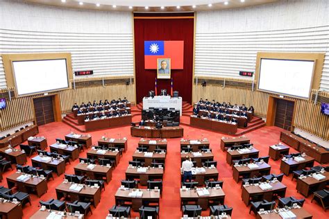 高中職以下普通教室建置大型觸控顯示器 陳其邁允諾加速完成 墨新聞 More News