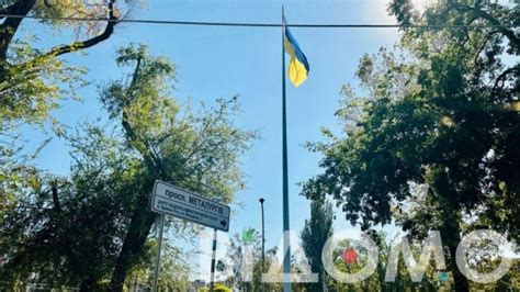 Стихія у дії у Кривому Розі шквальний вітер зірвав прапор України з найвищого флагштока ВІДЕО