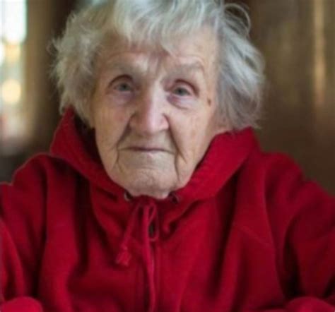 Elle Vivait Dans La Rue Mais Elle Ne Demandait Pas Dargent Voyons Ce Quelle Fait Maintenant