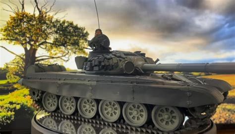 Tamiya 1/35 Polish/Ukrainian T72M1 : r/modelmakers